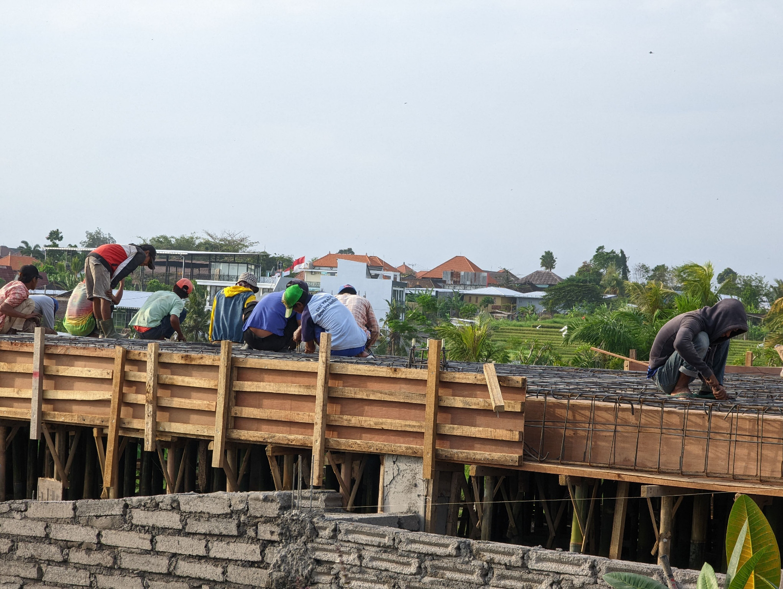 Indonesian construction Workers - A glimpse into their life!